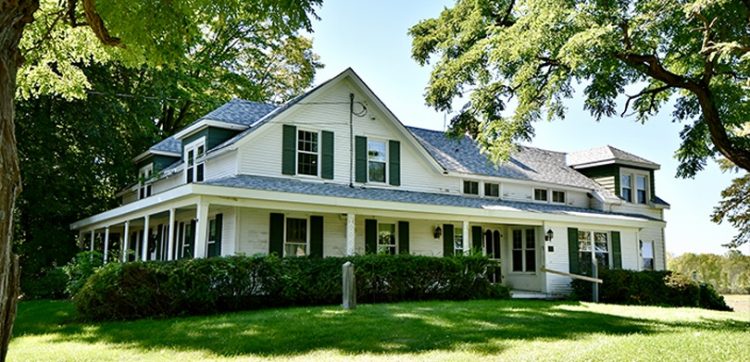 What Is Farmhouse? Features, Types, And Best Farmhouse Designs